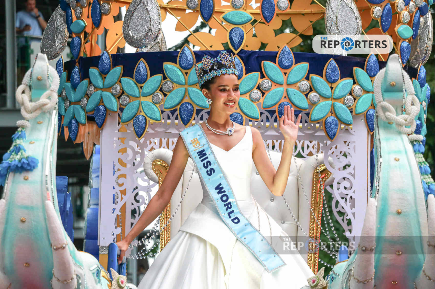 ขบวนแห่ ‘มงฟ้า‘ สุดอลัง ต้อนรับ ‘โอปอล สุชาตา’ Miss World คนแรกของไทย ...